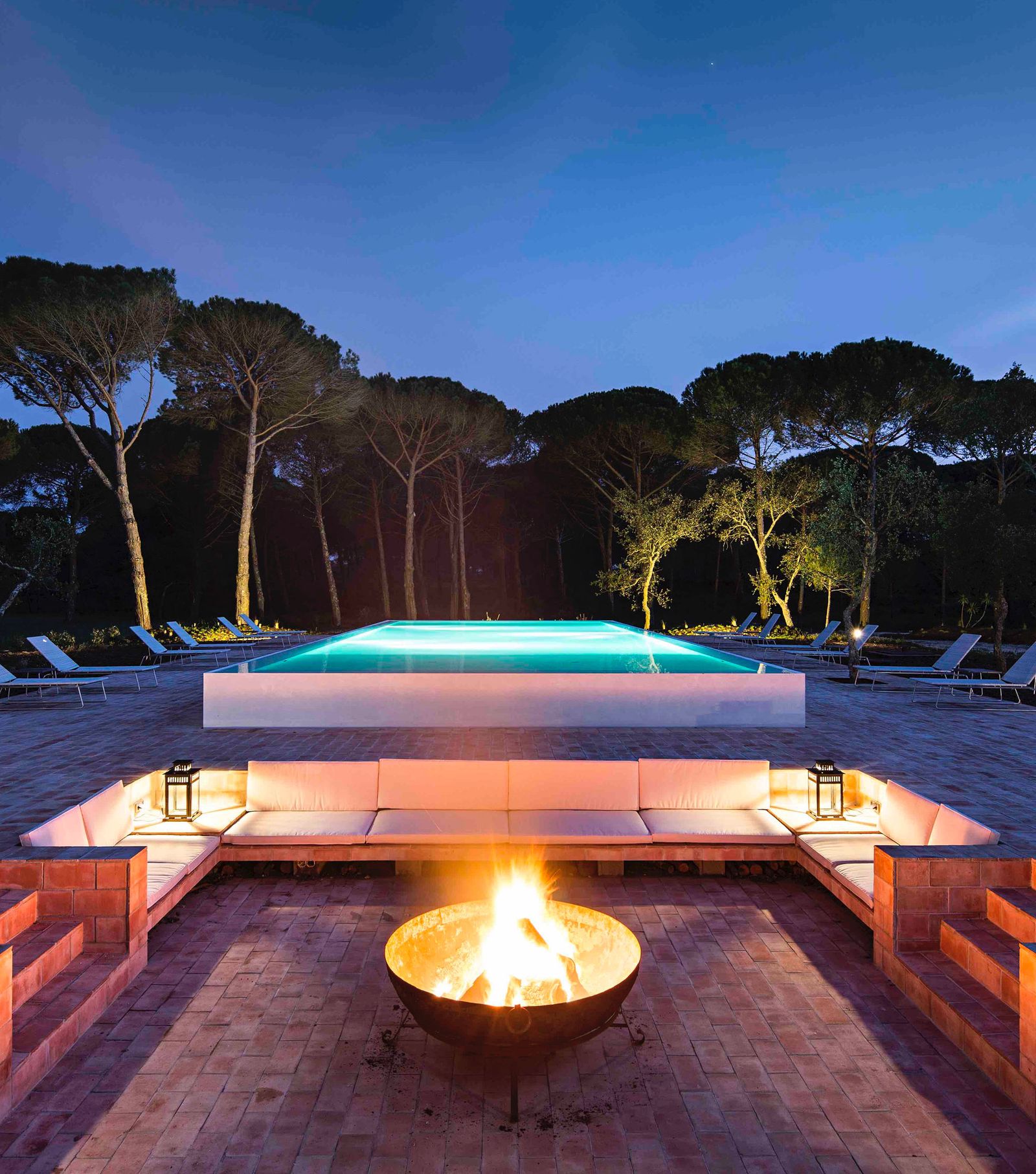 Pool lighting ideas – 8 ways to illuminate a swimming pool | Livingetc