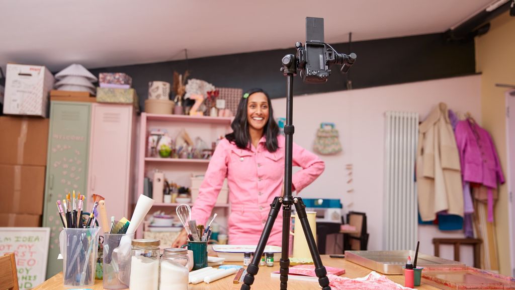 Canon R10 vs R50: the 5 key differences between Canon's APS-C cameras ...