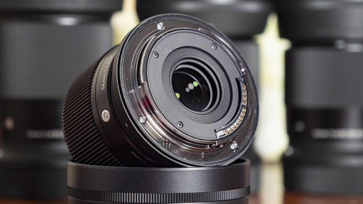Sigma 56mm F1.4 DC DN Contemporary review: a portrait master for crop ...