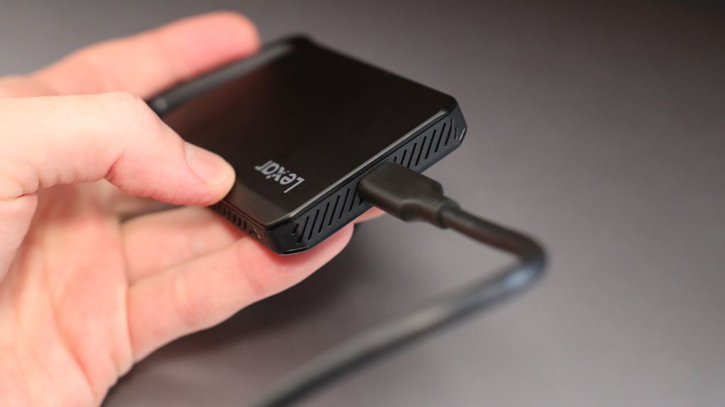 Lexar Professional SL600 SSD review: getting a handle on portable SSDs ...