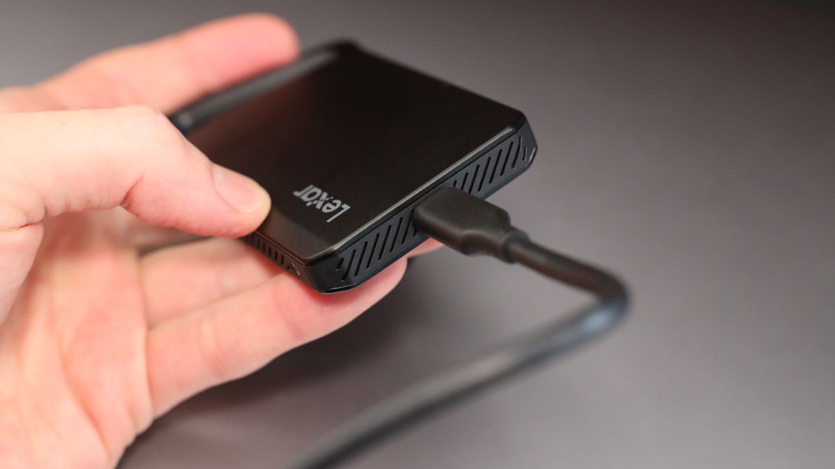 Lexar Professional SL600 SSD review: getting a handle on portable SSDs ...