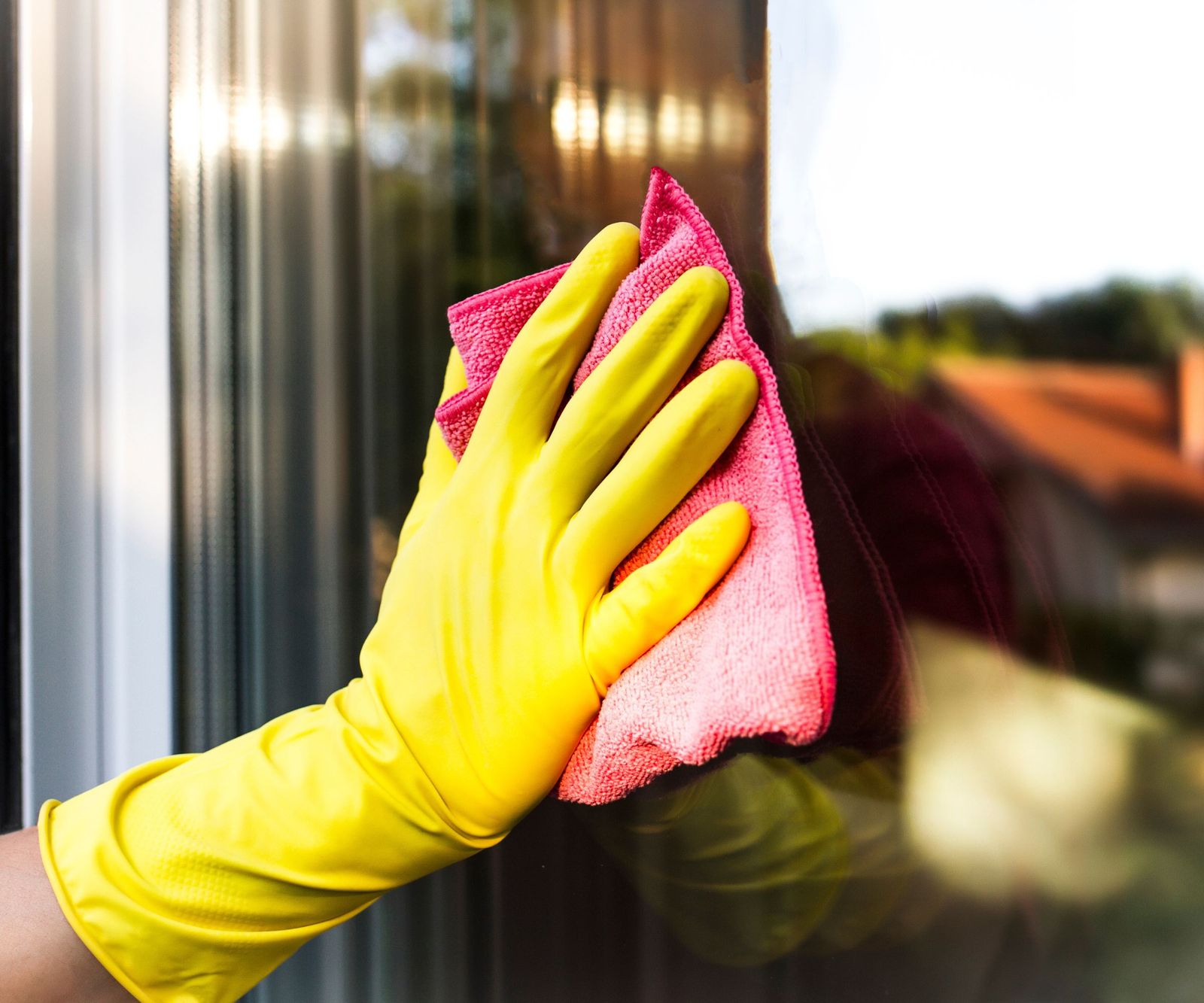 The 'Pink & Blink' window cleaning hack | Homes and Gardens