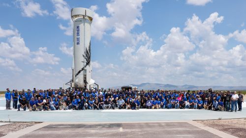 In photos: Blue Origin's 1st New Shepard passenger launch with Jeff ...