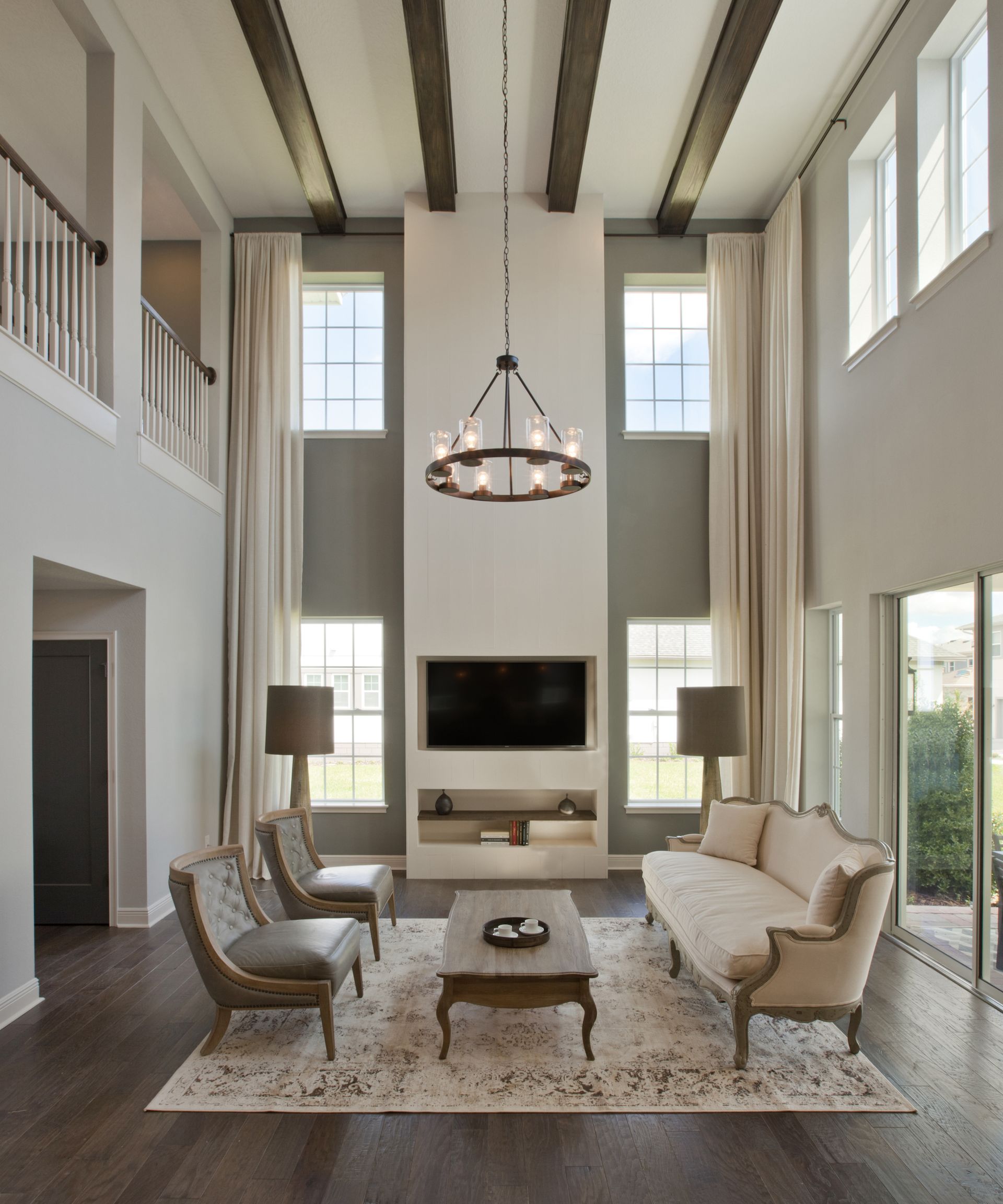 How to decorate a room with a high ceiling | Homes and Gardens