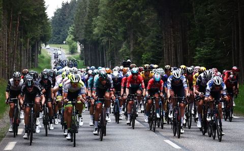 Critérium du Dauphiné: Julian Alaphilippe sprints to victory on stage 2 | Cyclingnews