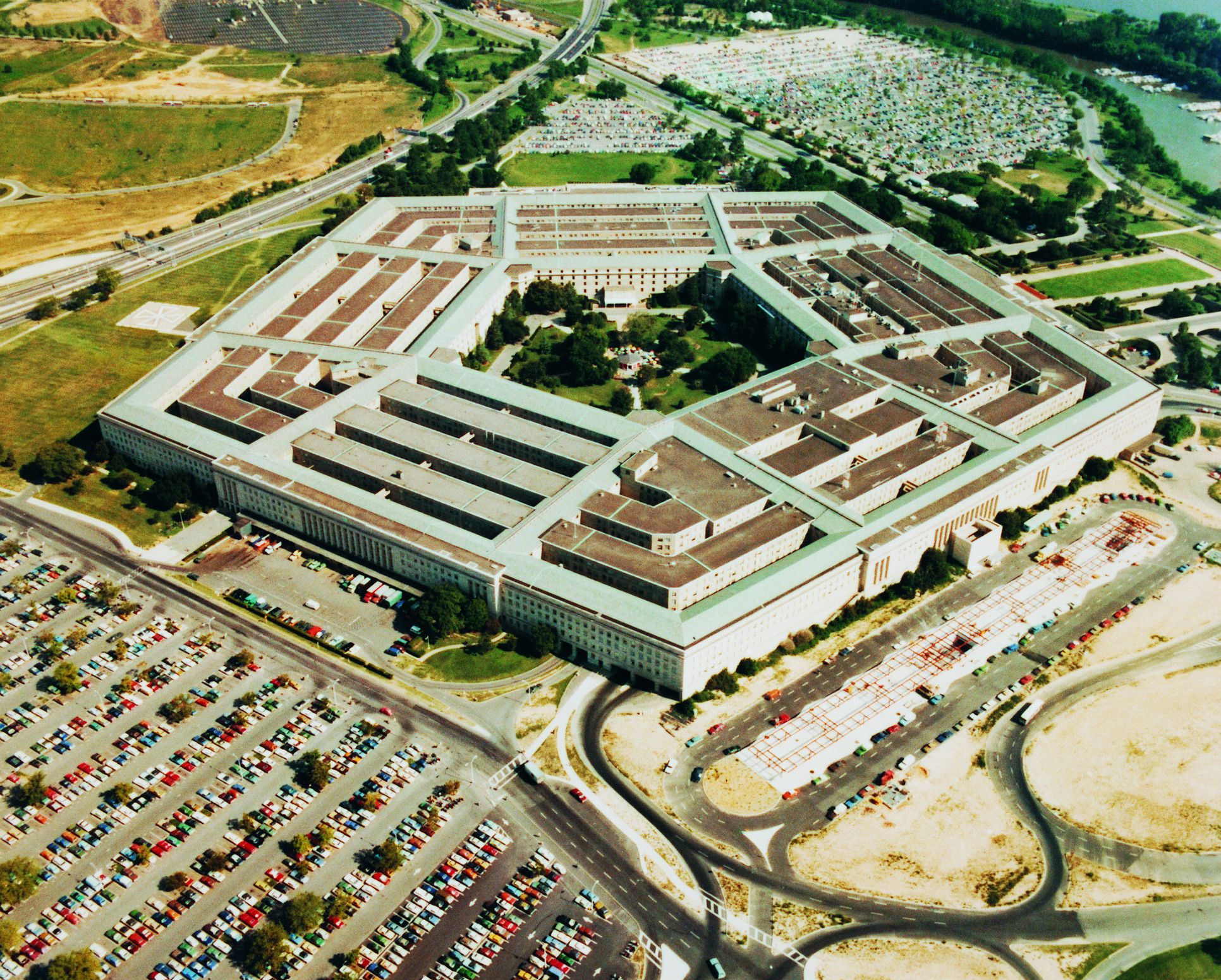 Pentagon debuts new nuclear stealth bomber, the B-21 Raider | The Week