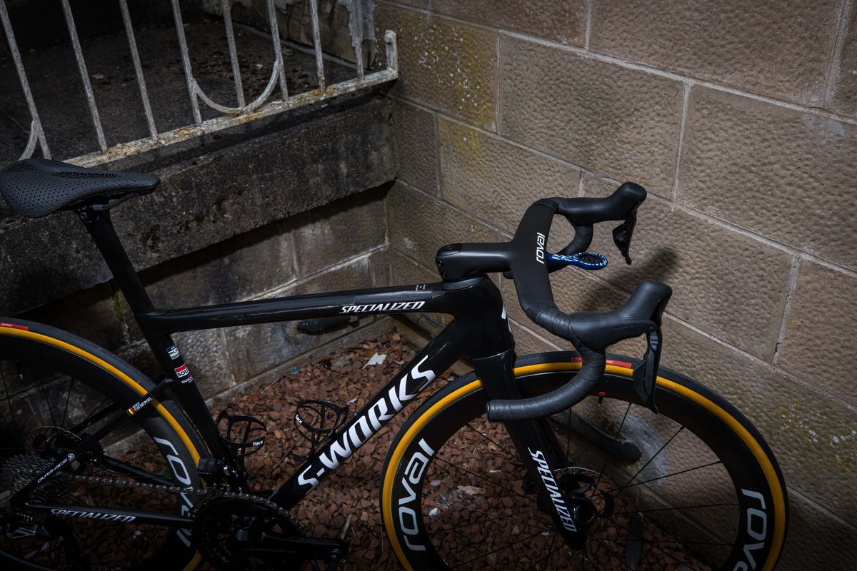 Remco Evenepoel and others aboard all-new S-Works Tarmac SL8 at World ...