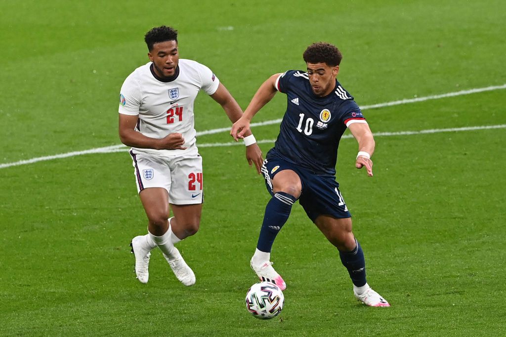 WATCH: Che Adams has early chance for Scotland against England ...