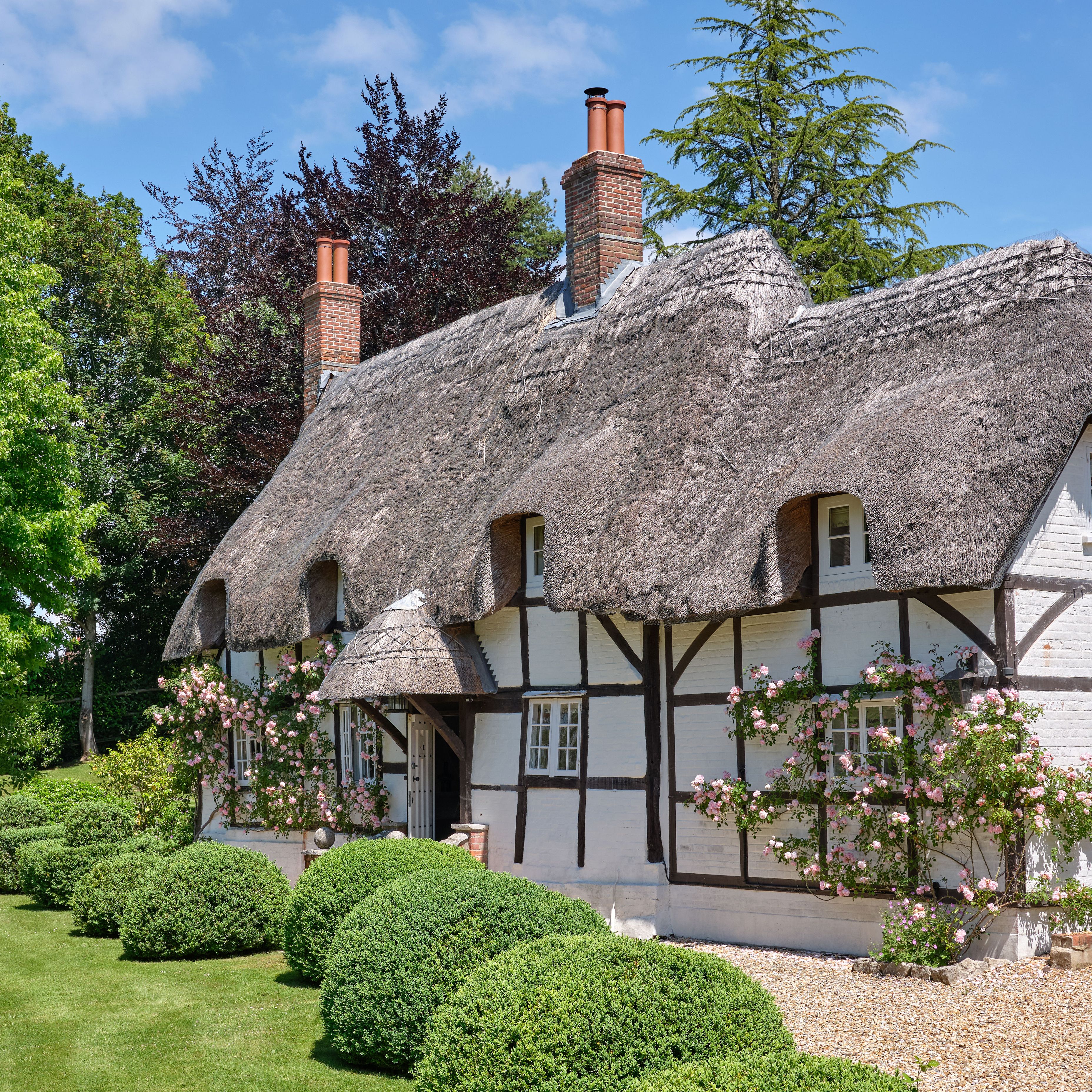 Perfect Cute Small Houses That Look So Peaceful Small Cottage Homes