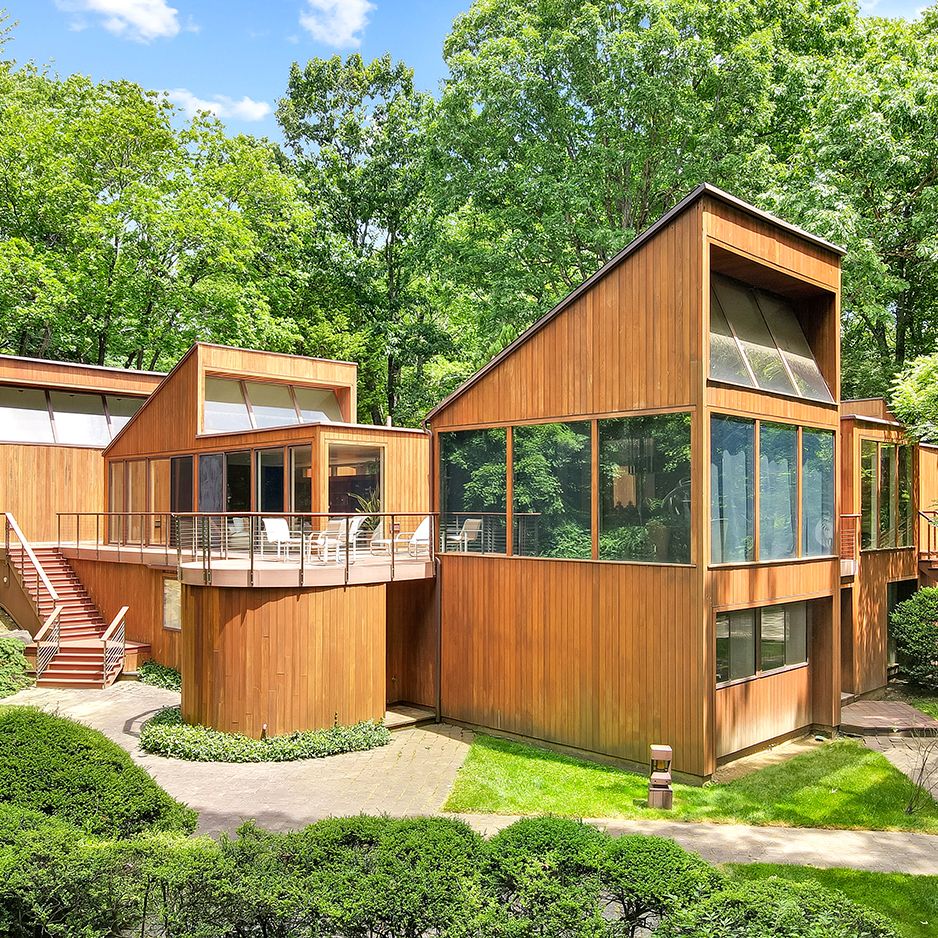 1970s Architecture Houses On The Market: 1970s Two Bedroom