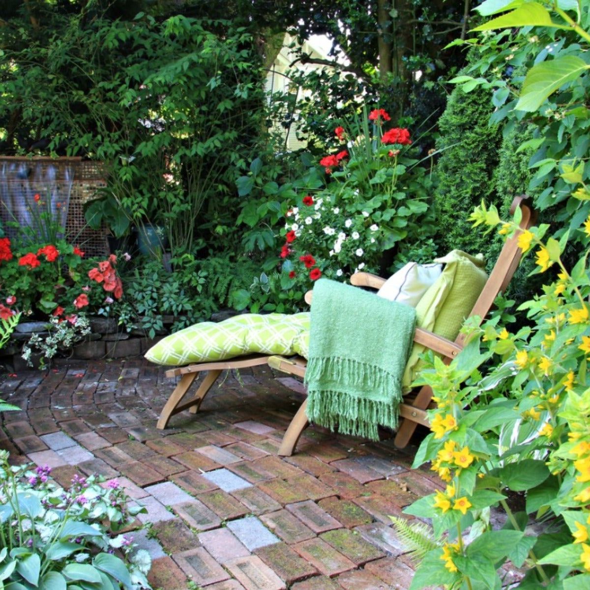 Relaxing Backyard Gardens