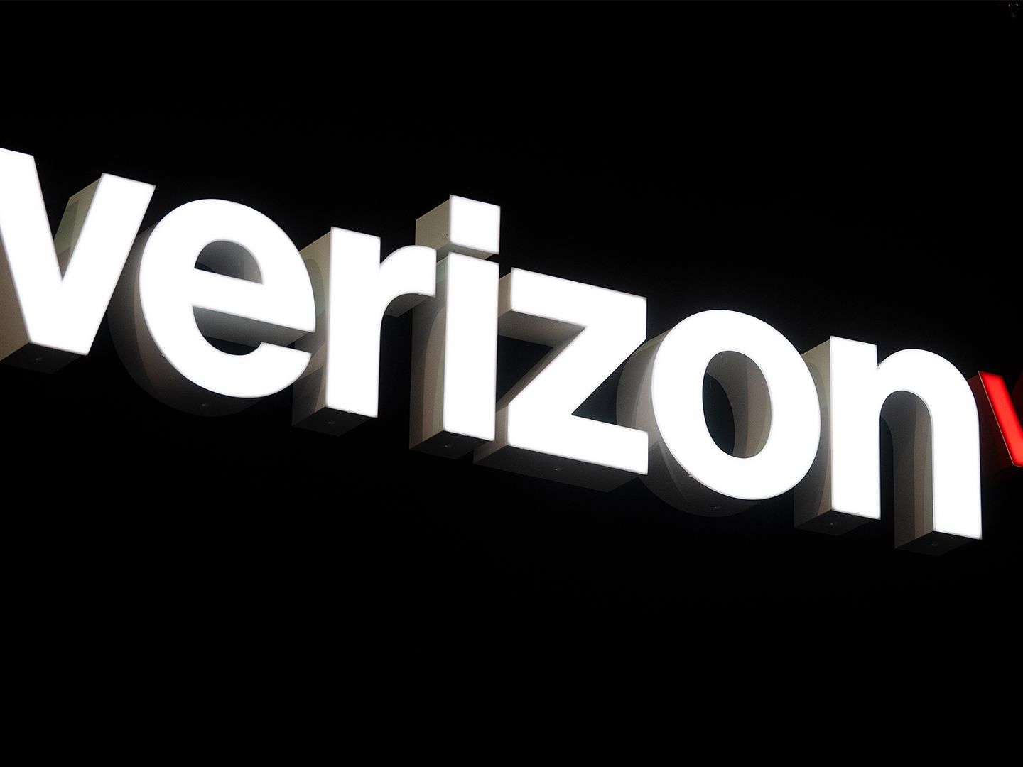 Verizon White Logo