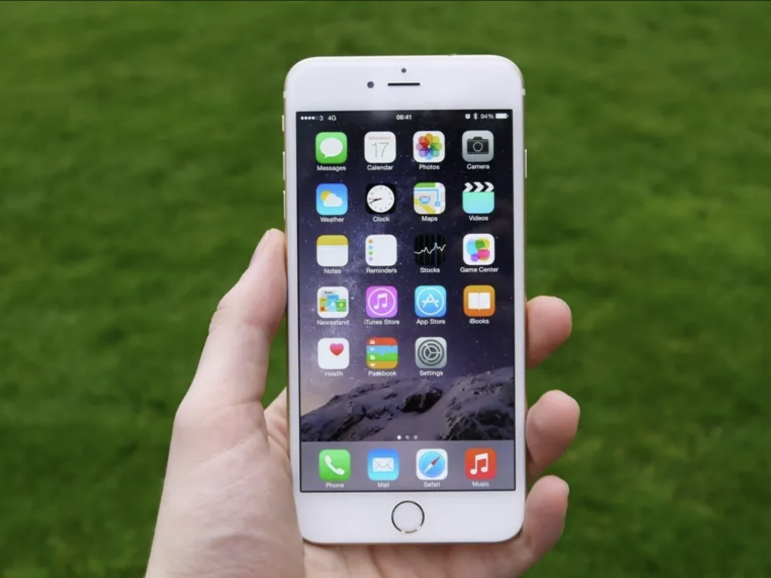 Iphone 6 Plus In Womans Hand