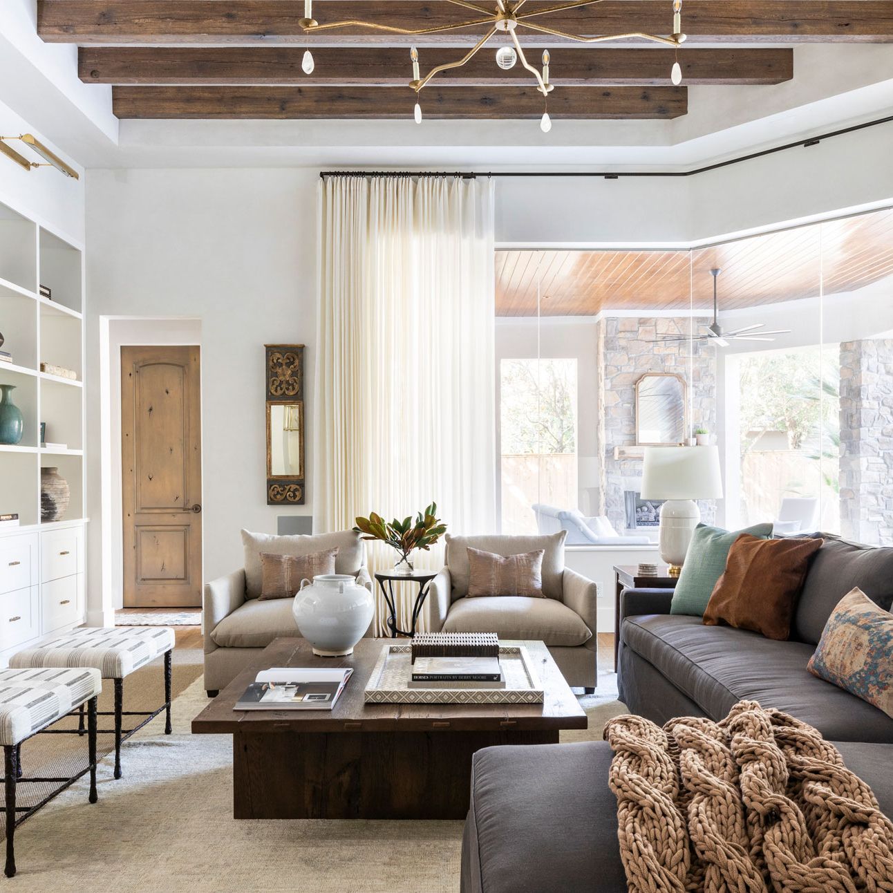 The Accent Colors That Make Living Spaces Feel Cozy