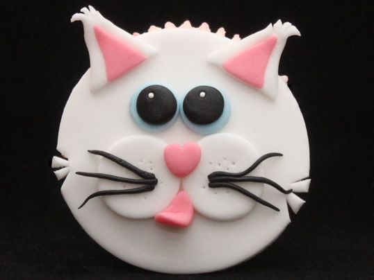 Kat In De Hoed Gezicht Cupcakes Cat And The Hat Purple Cupcakes