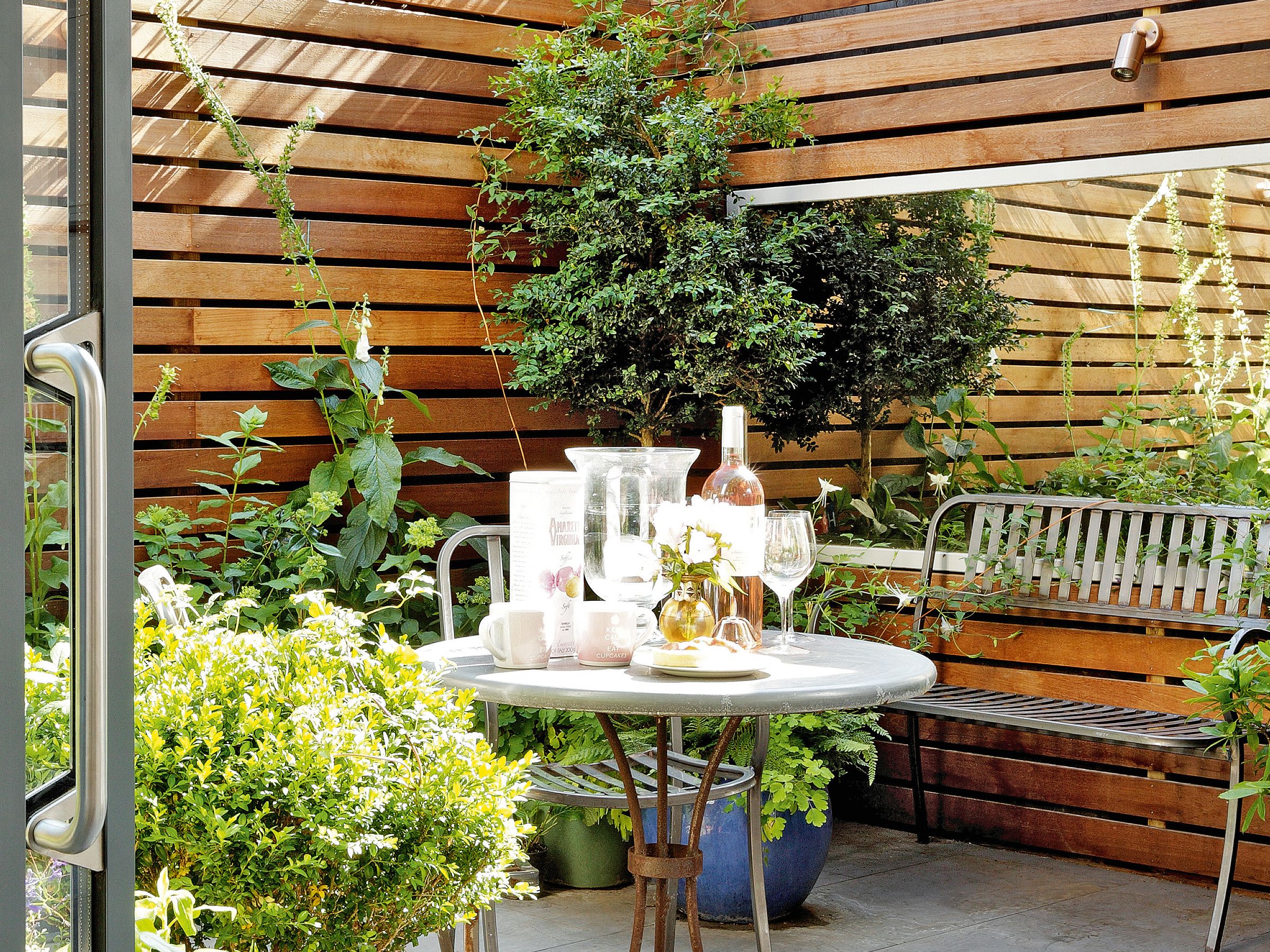 Courtyard Trellis How To Create An Outdoor Room The New York Times