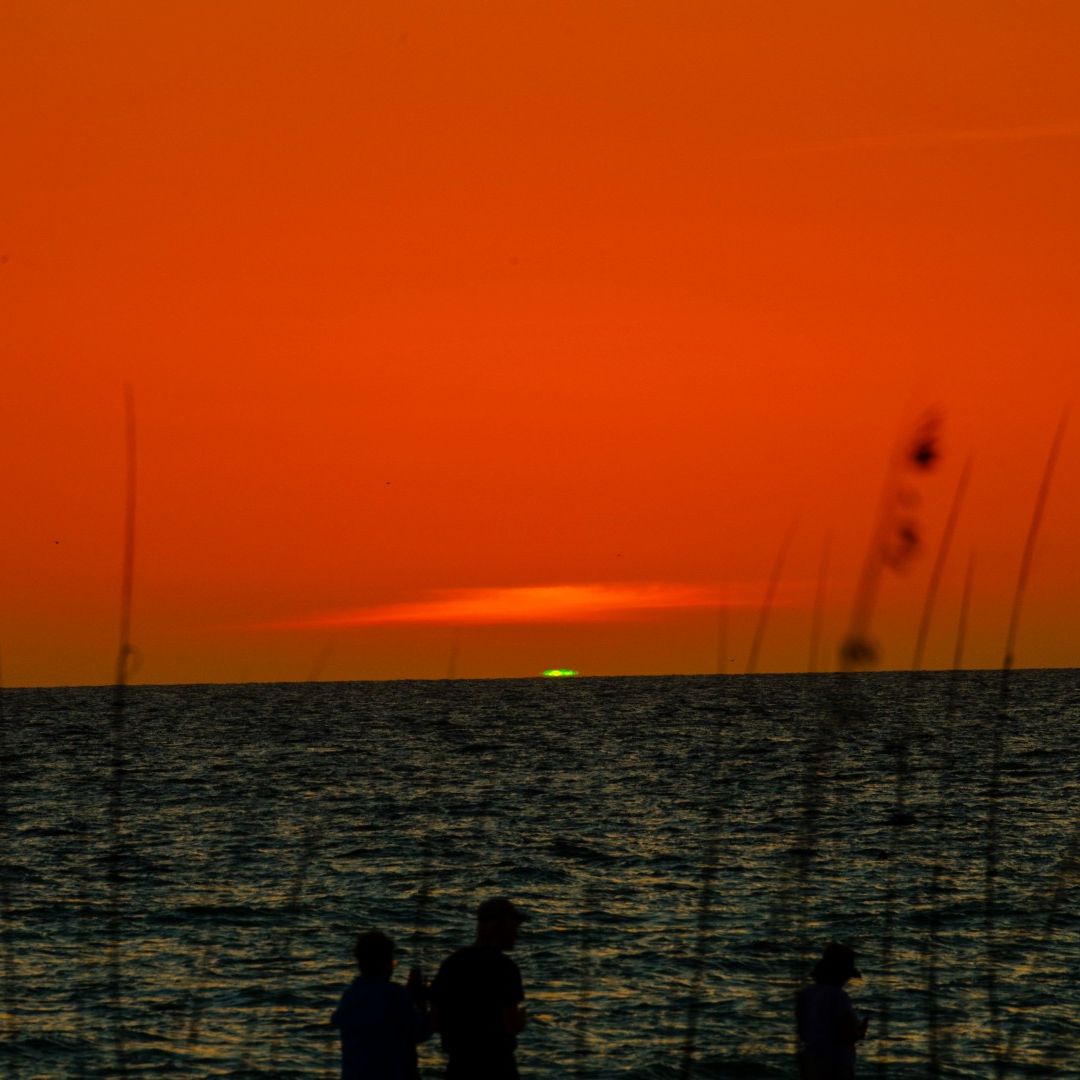 Why Is There A Green Dot On My Sunset Photos - Infoupdate.org