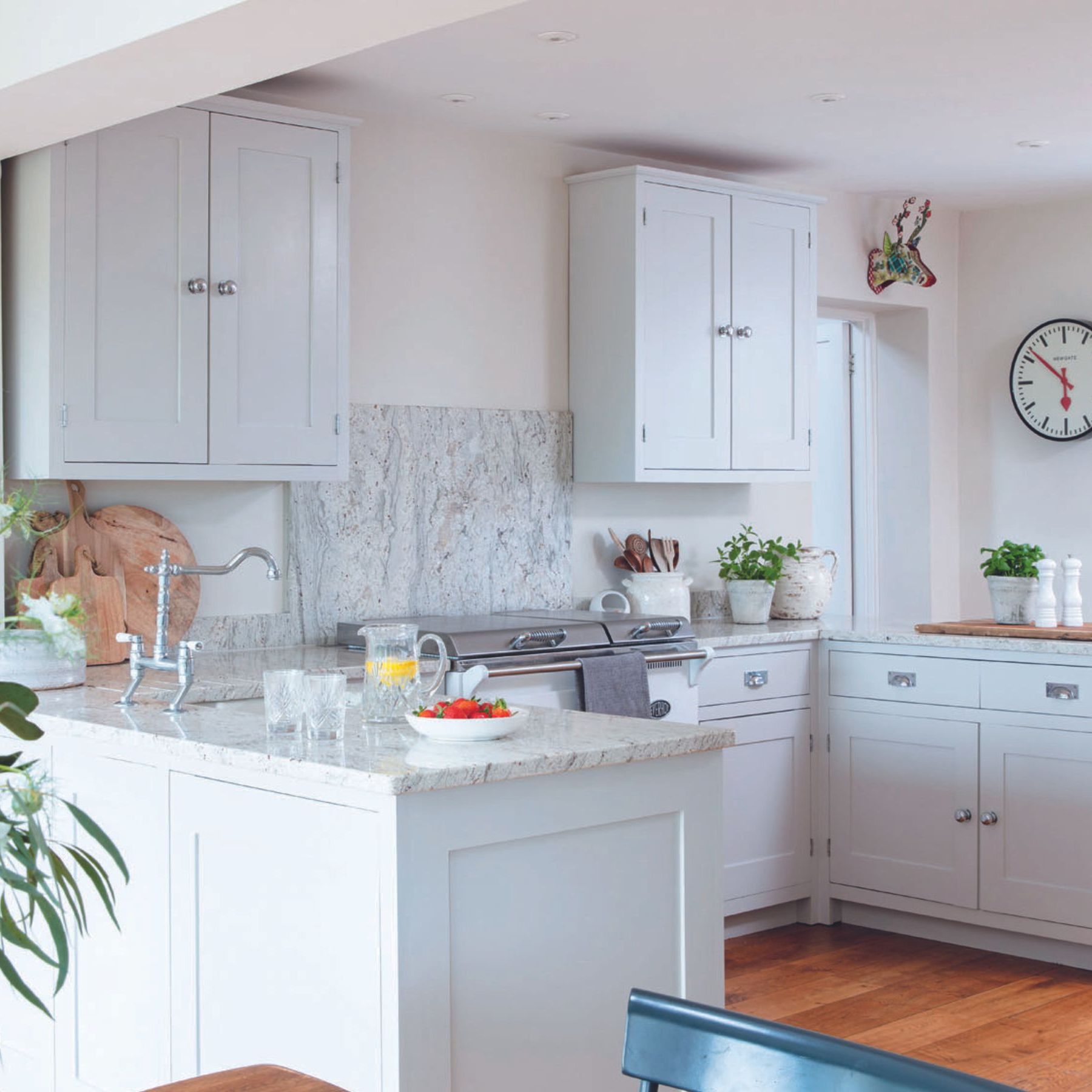 How To Make A Small Square Kitchen Look Bigger - Dandk Blog