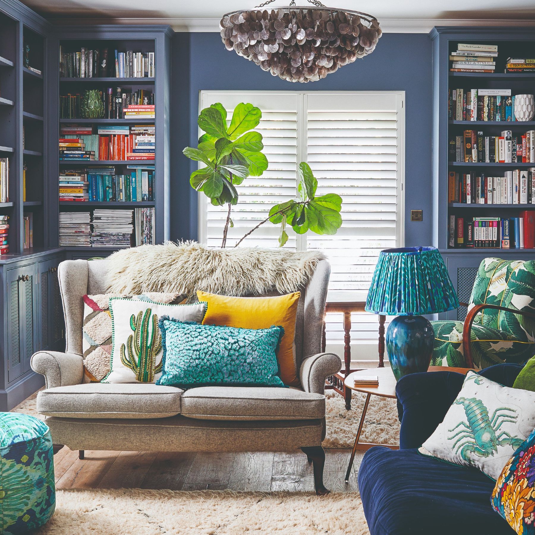 What Color Accent Chair Goes With Blue Couch In Living Room Design ...