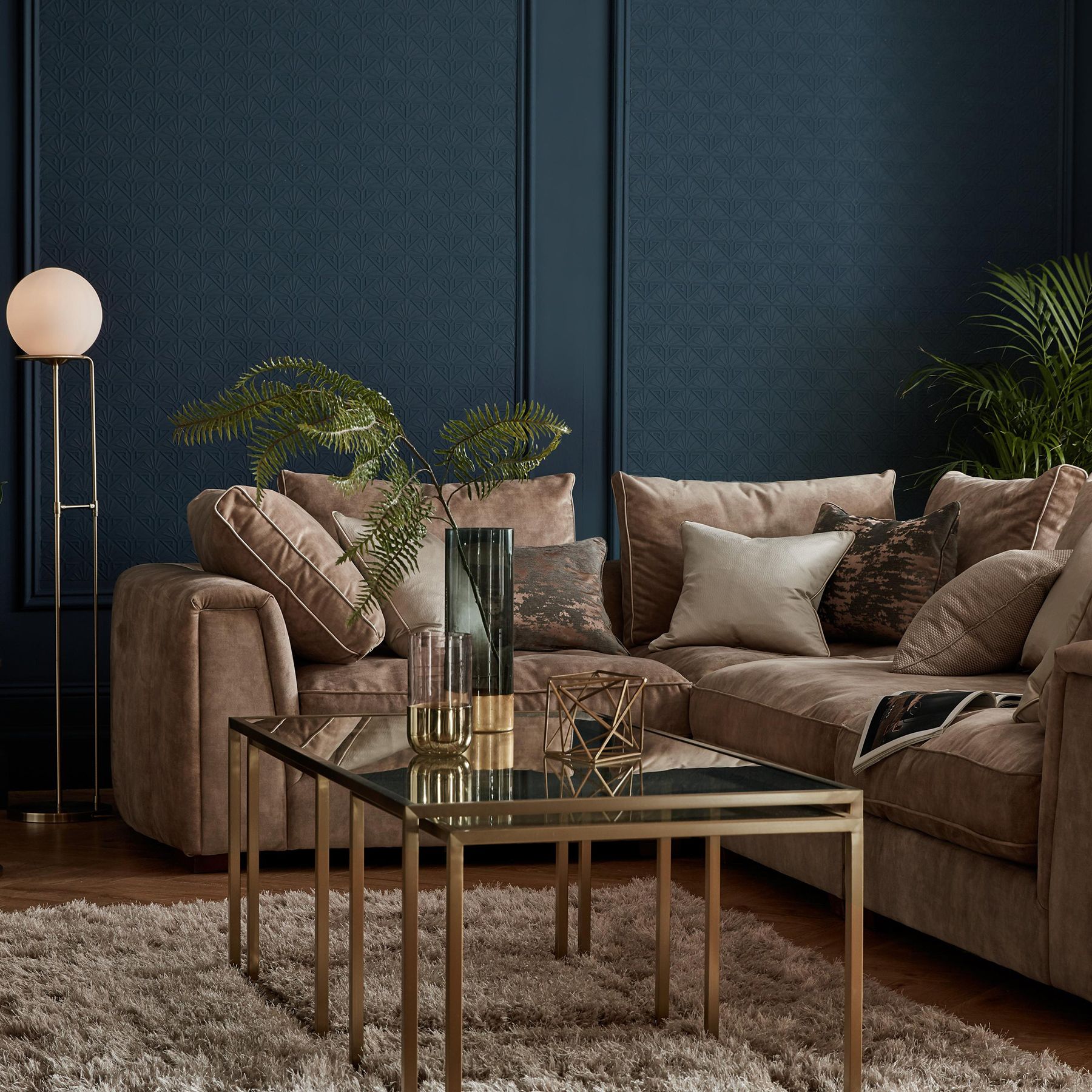 How To Decorate Corner Of Drawing Room