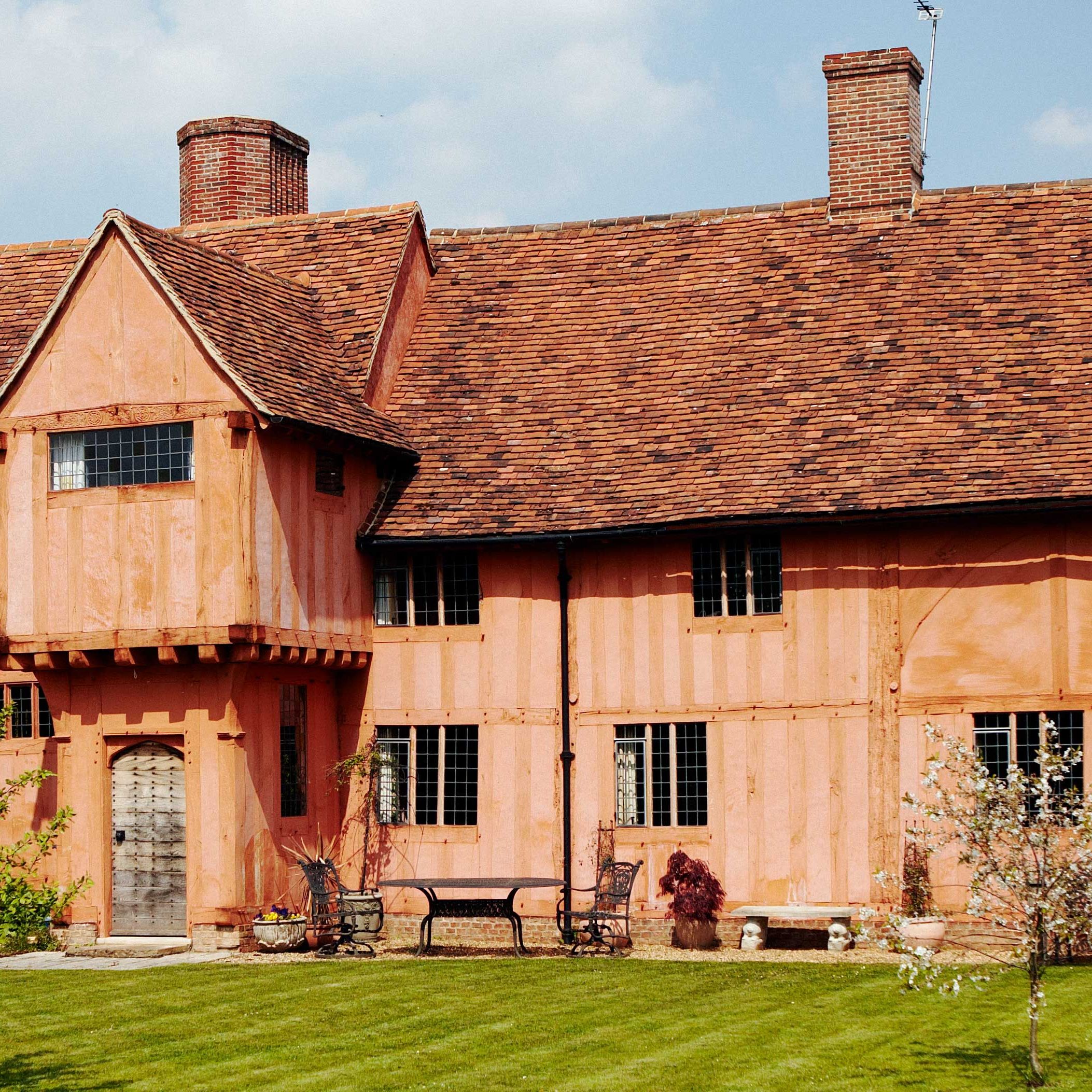 Tudor Houses 101 The History And Characteristics That Define This