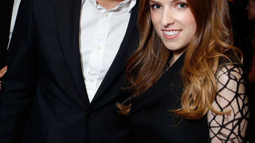 Anna Kendrick Et Jake Gyllenhaal S'embrassent