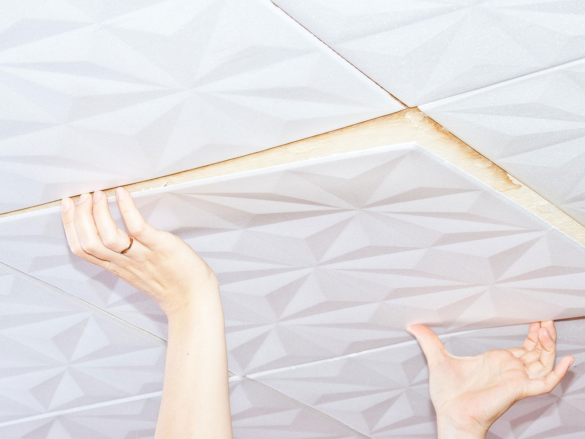 How To Hang Ceiling Tile Grid Lines On Wall Without Damaging | Shelly ...