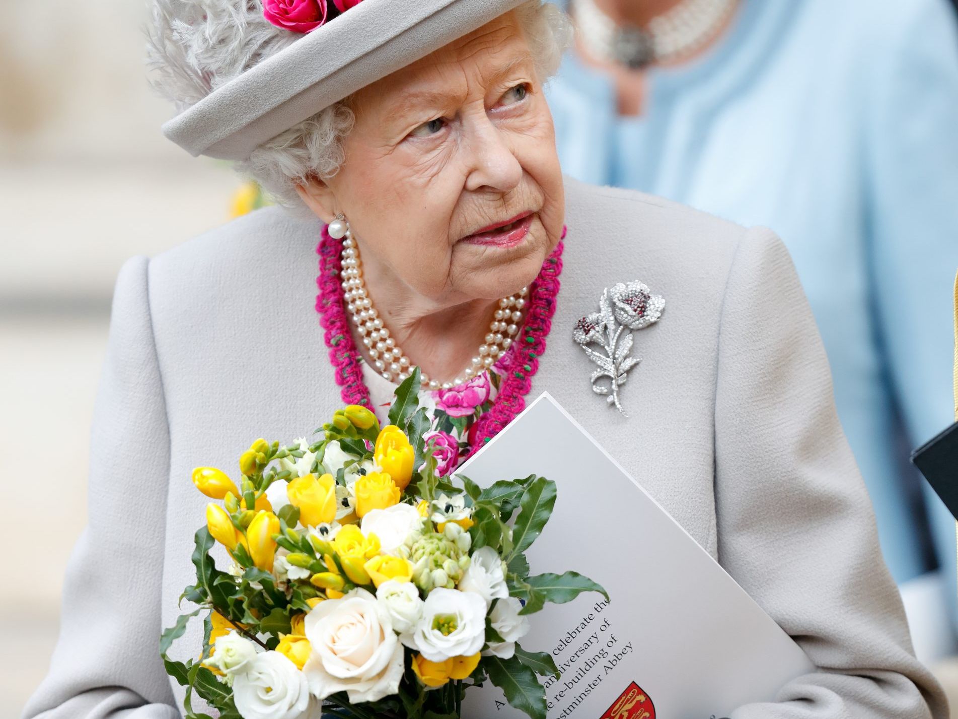 Queen Elizabeth Ii Secret Hand Signals Explained Youtube