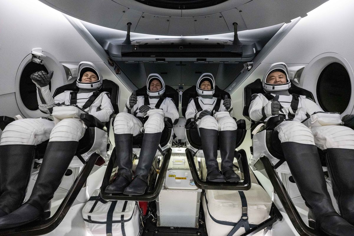 Spacex Dragon Capsule Splashes Down With Crew 5 Astronauts Off Florida