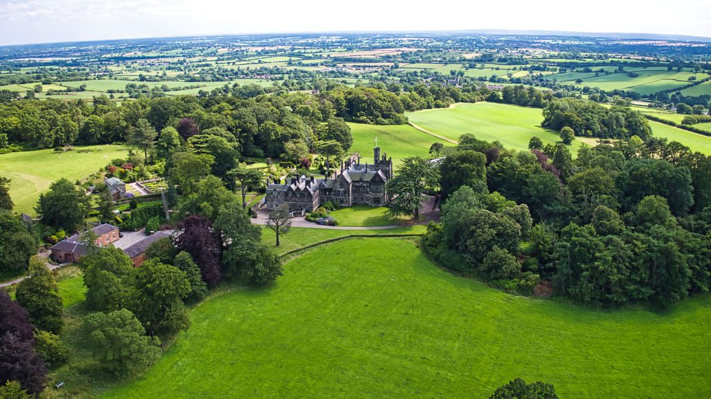 A spectacular 'farm' for sale that's more Downton Abbey than dirty ...
