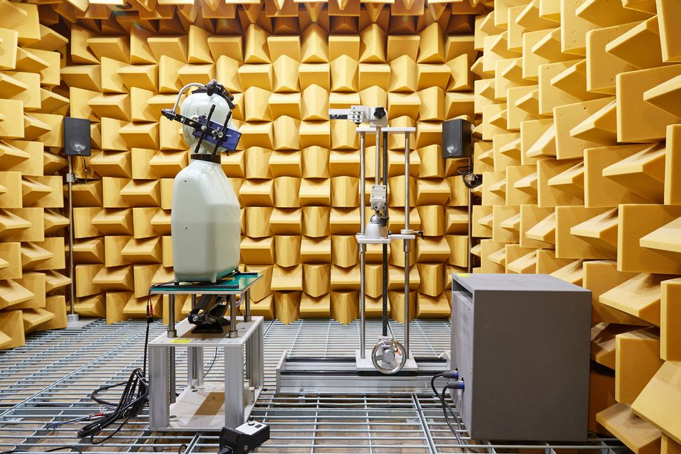 Samsung built a robot butt just to test its smartphones' durability ...