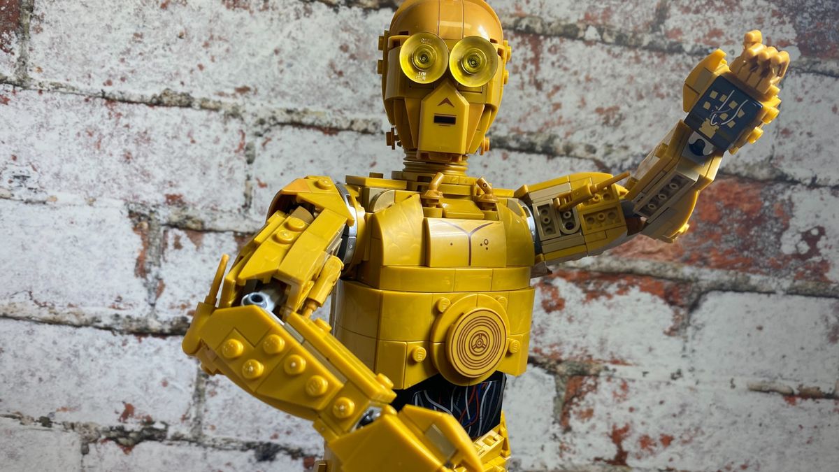 Lego C-3PO (75398) review: "If you're content to see ol' threepy stand ...