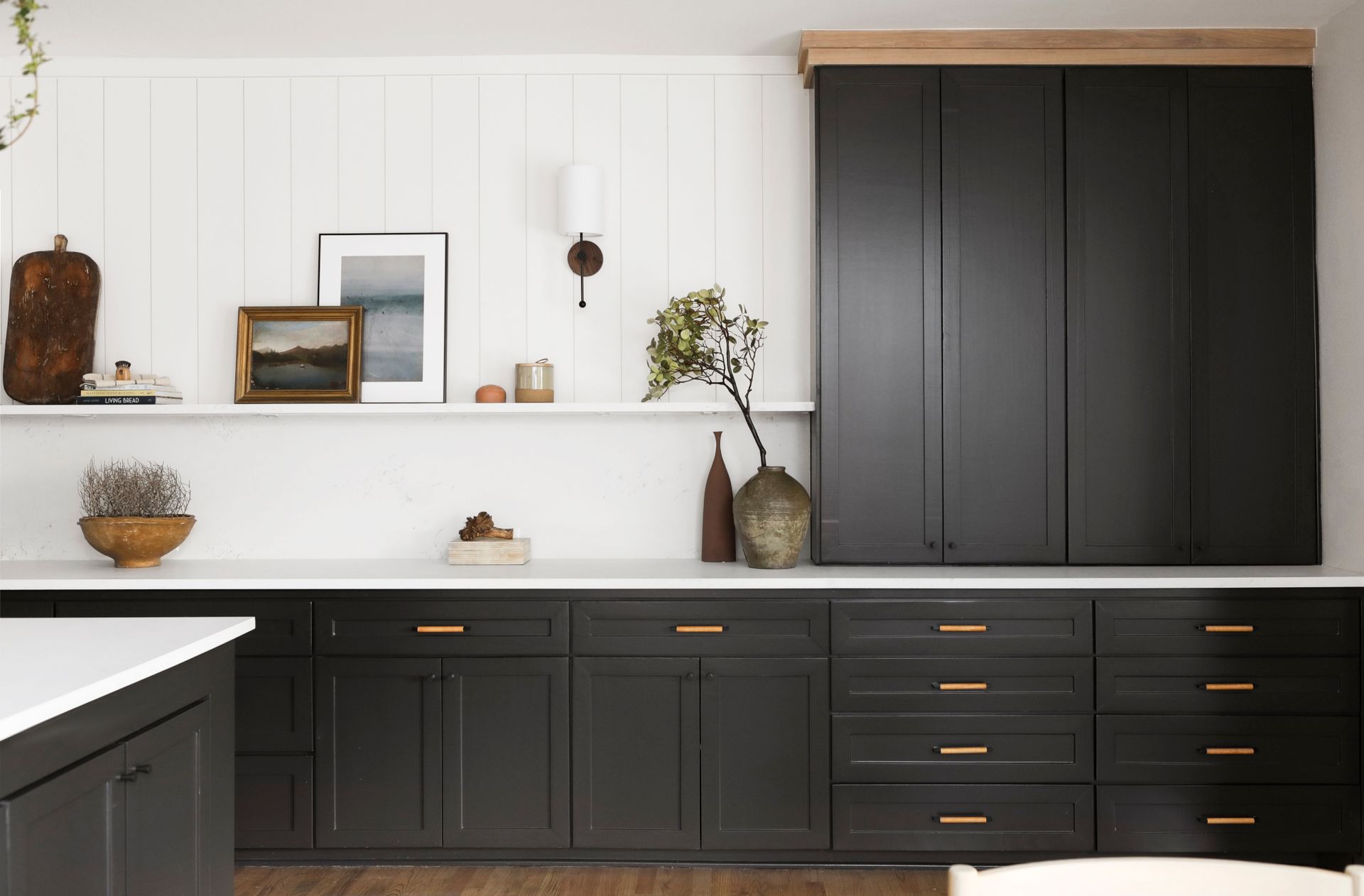 Colors That Go With White Marble — 7 Picks to Complement | Livingetc