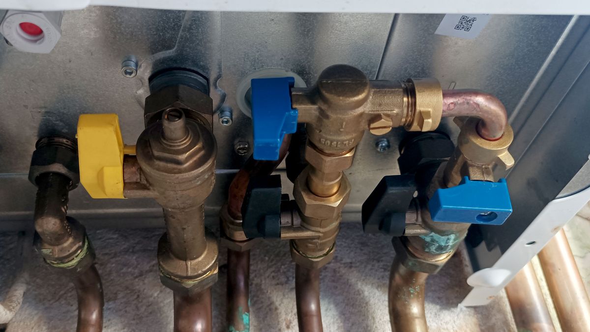 How to fit thermostatic radiator valves : a four step guide | Homebuilding