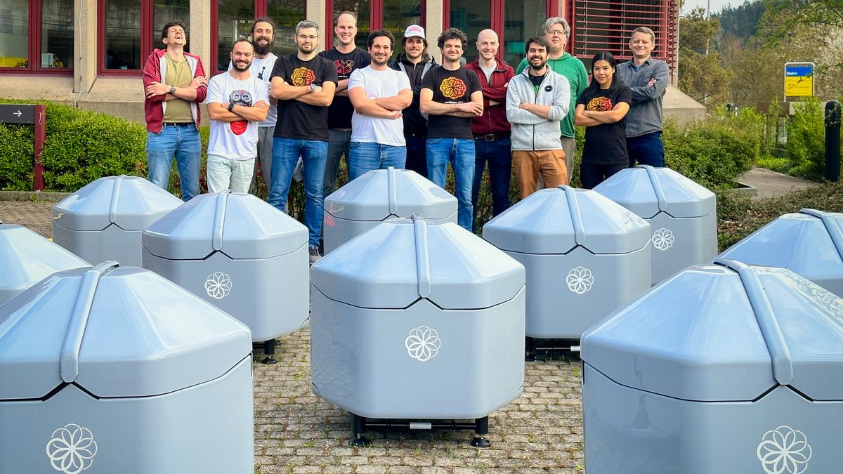 I love drones, and I love the smart home… so I should love security ...