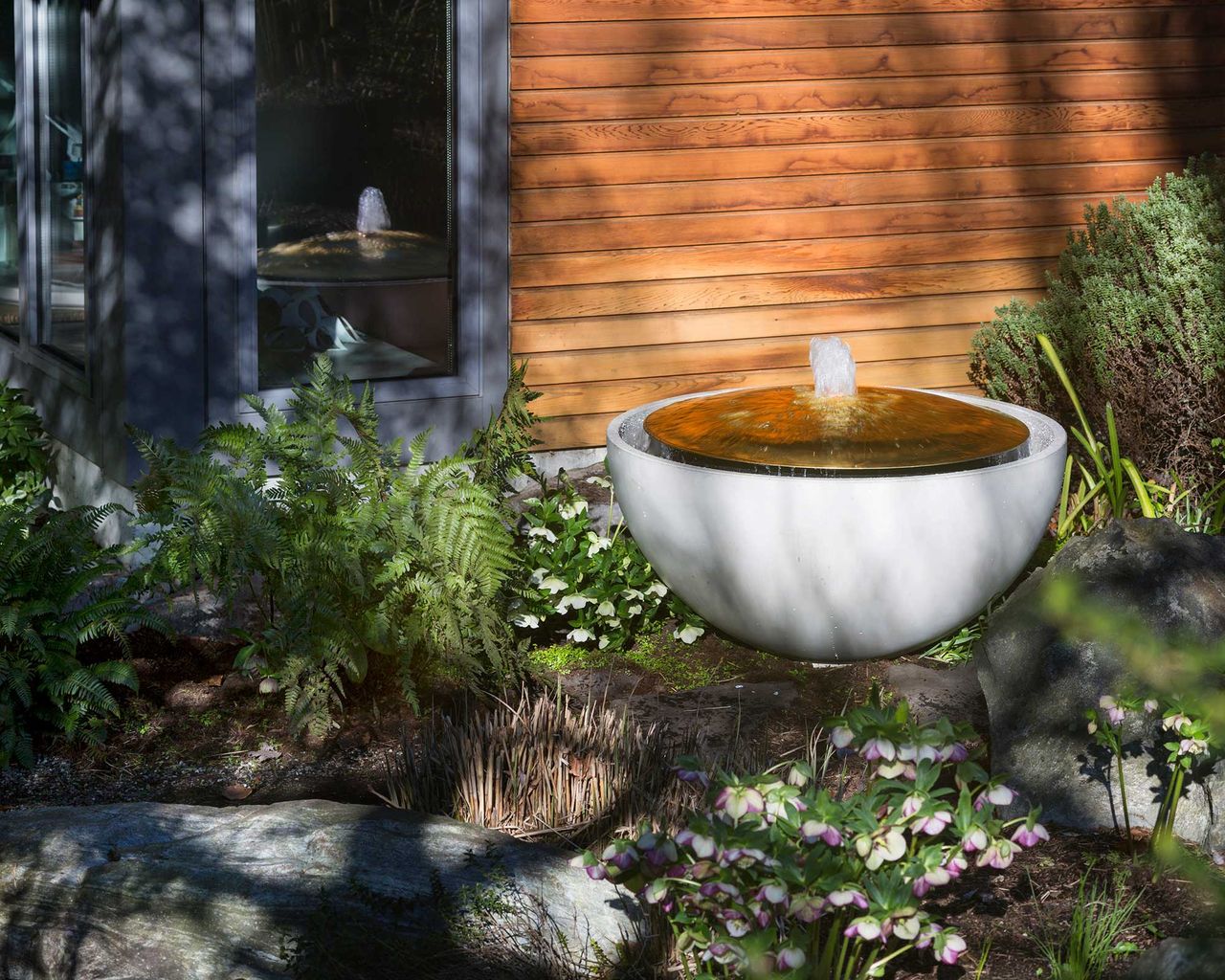 Small garden water feature ideas: 10 decorative designs for little ...