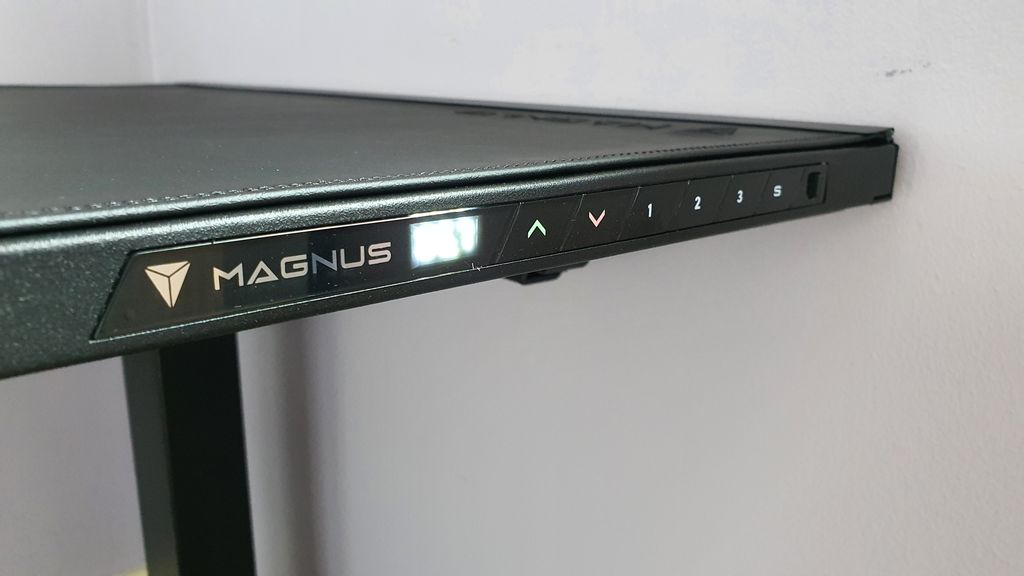 Secretlab MAGNUS Pro XL Sit-to-stand Metal Desk review | T3