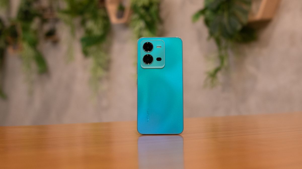Vivo V25 review: One of the best-looking budget phones, and then some ...