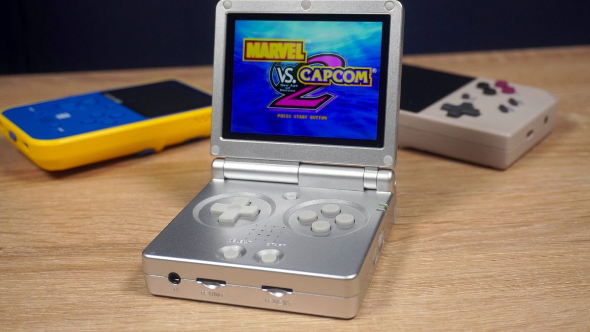 Anbernic RG35XXSP Review: "A great Game Boy Advance SP handheld homage ...