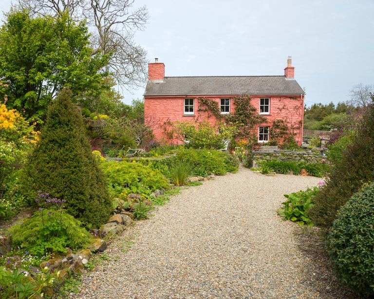 These are the best ways to make your garden more permeable | Gardeningetc