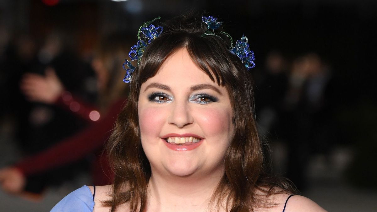 Lena Dunham's wall covering has an unparalleled personality | Homes and ...
