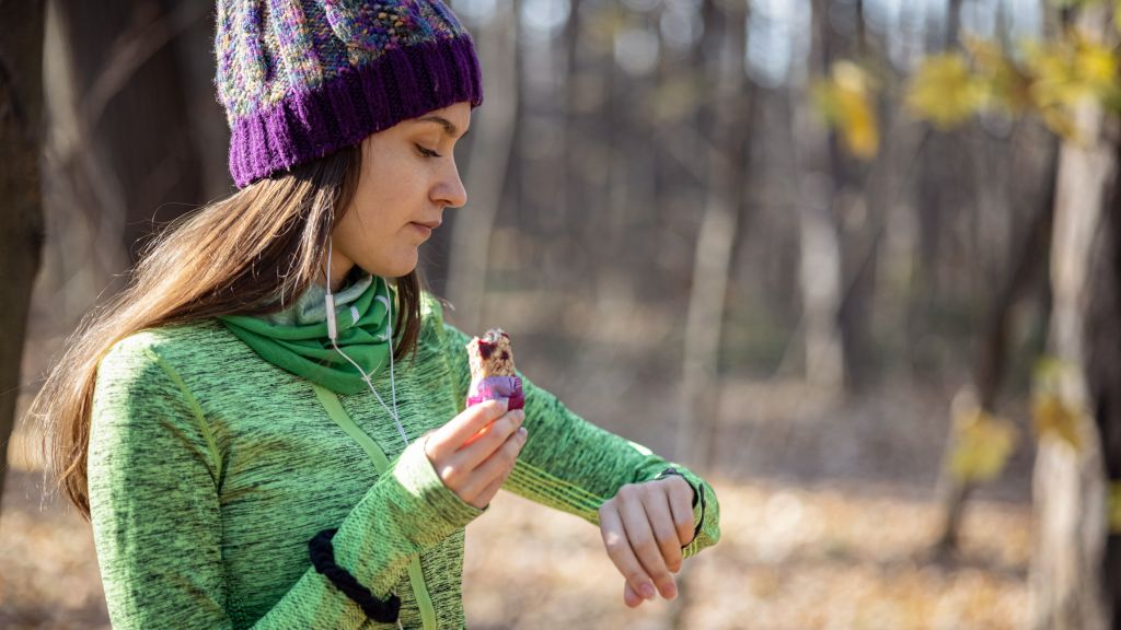 How do you eat while you're running? 5 tips for chewing on the trail ...