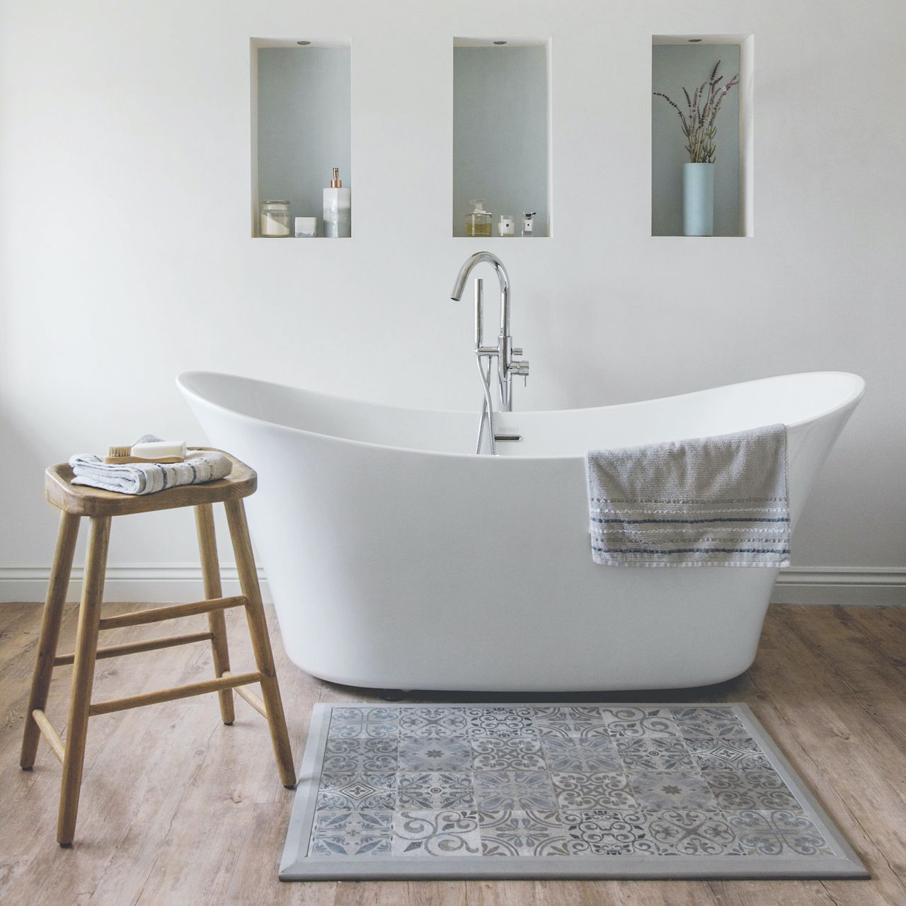 7 best colours to paint a windowless bathroom | Ideal Home