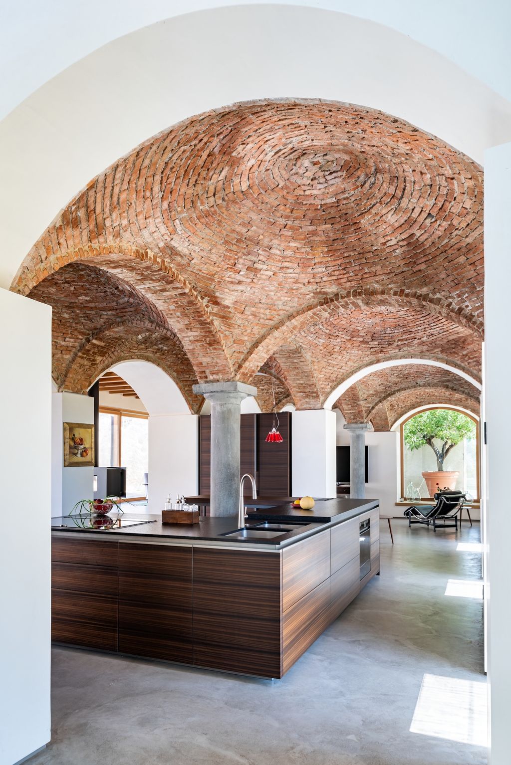 See inside a striking converted barn that dates back to 1700s | Livingetc