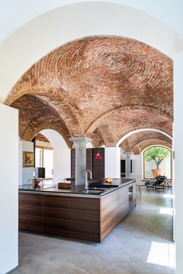 See inside a striking converted barn that dates back to 1700s | Livingetc