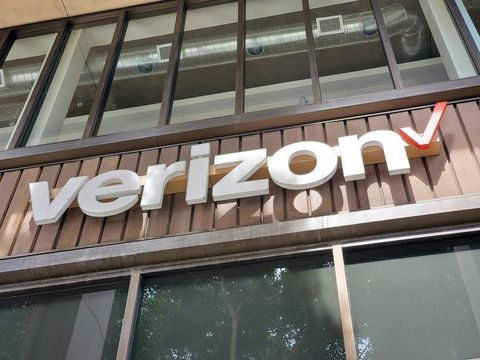 Verizon US is first to get satellite texting to any device with select ...