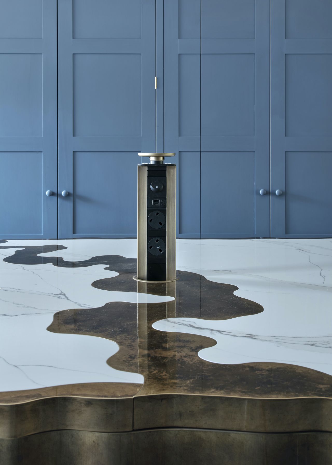 10 Hidden Kitchen Socket Ideas: Eyesore Socks, Be Gone! | Livingetc