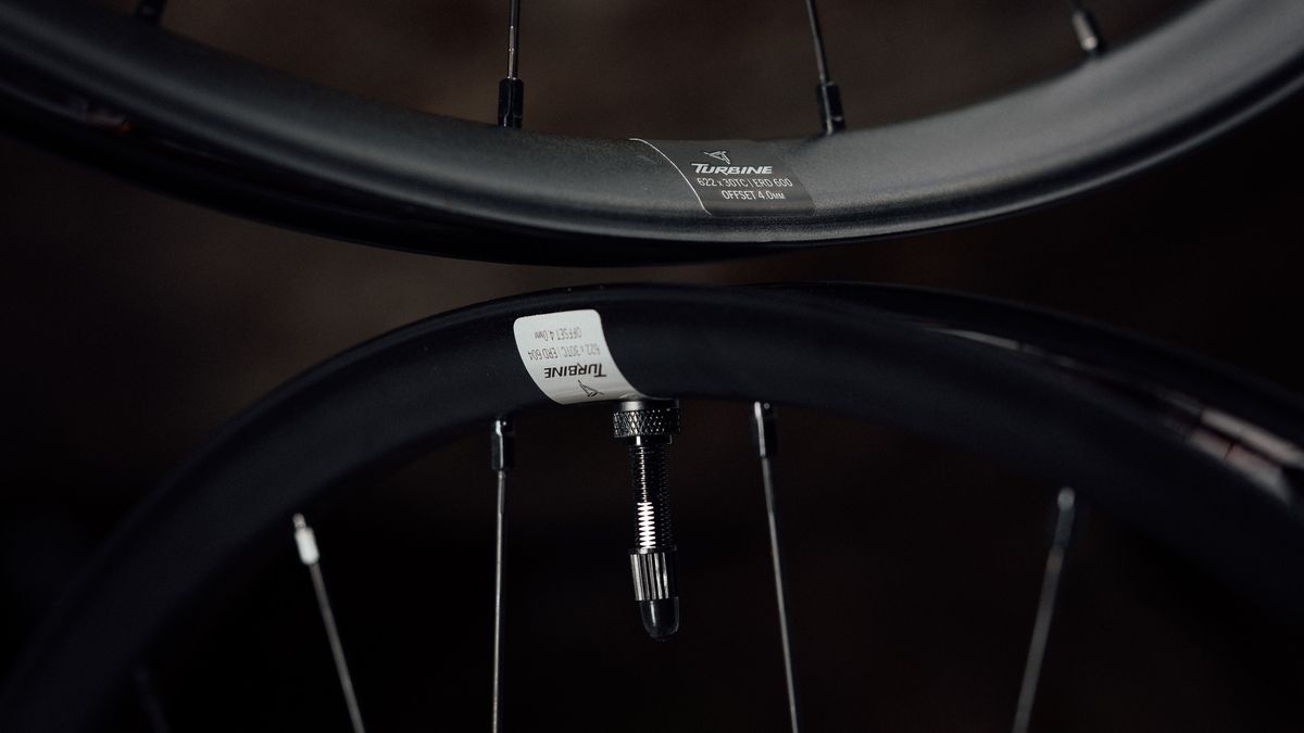 Race Face adds strength and vertical compliance to its Enduro World ...