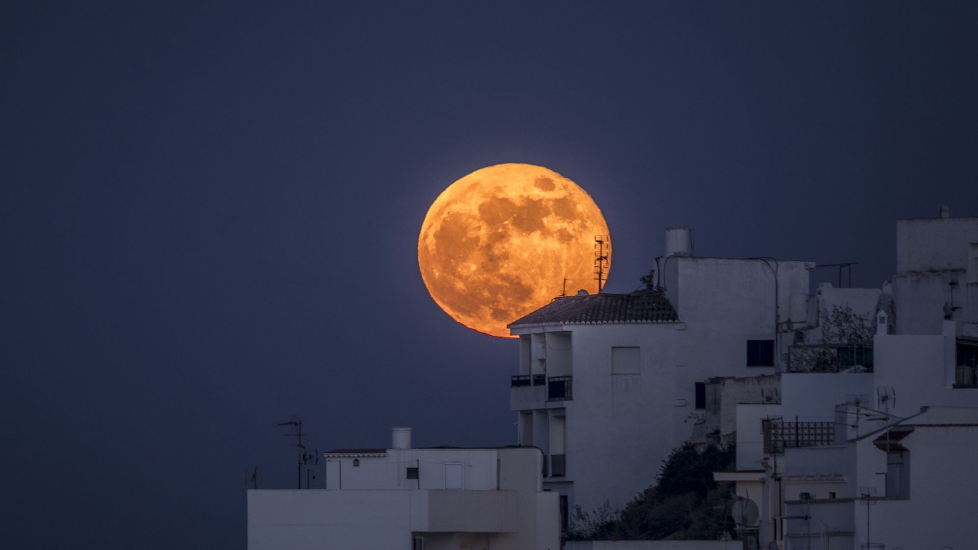 Sturgeon Moon 2025: What makes August's full moon a special 2-night ...