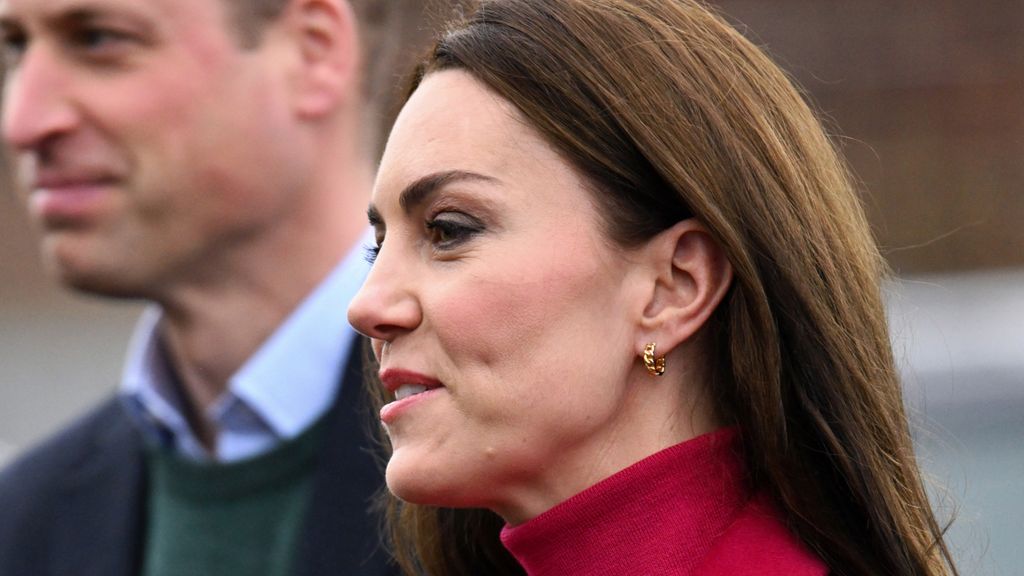 Kate Middleton channels her inner 70s goddess in powerful flares ...